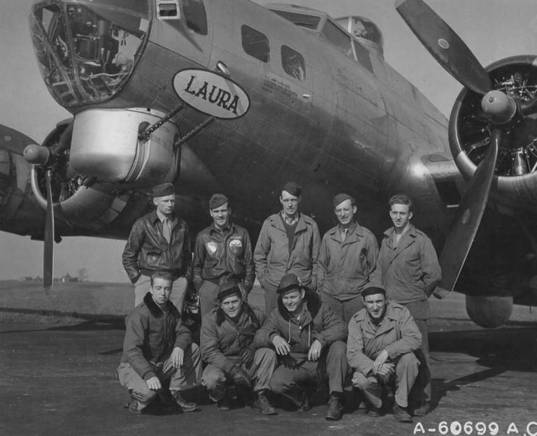 44-8796 / Laura | B-17 Bomber Flying Fortress – The Queen Of The Skies